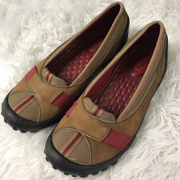 Privo | Shoes | Privo Tan Flat Slip On Shoes Brown Sz 5m | Poshmark